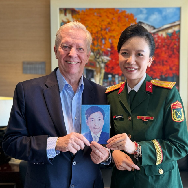 Xuất bản tiểu thuyết trinh thám "Những bóng ma trở lại" của Thomas Bo ...